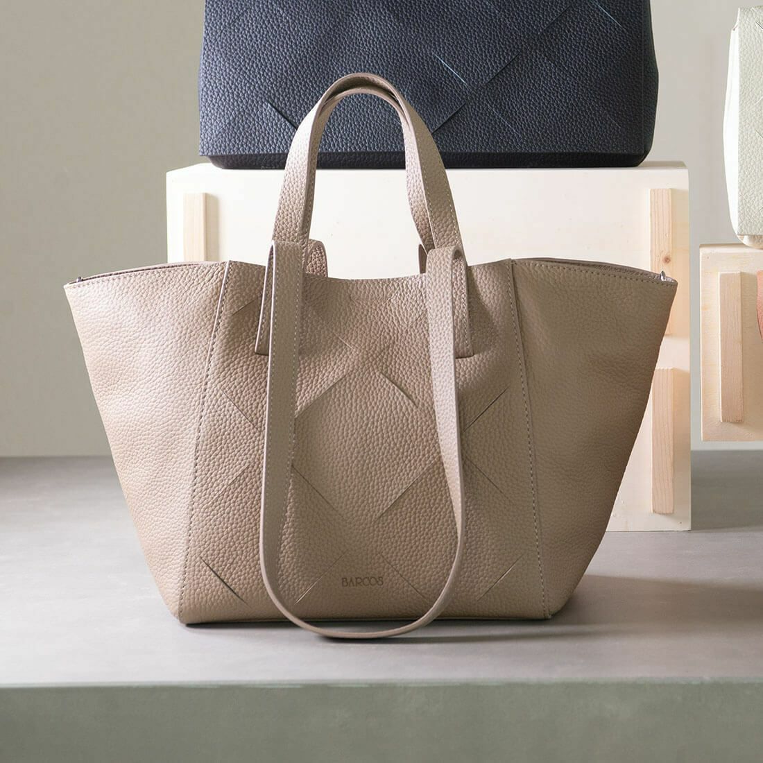 カットデザインレザー変形バッグ | バルコス公式オンラインショップ